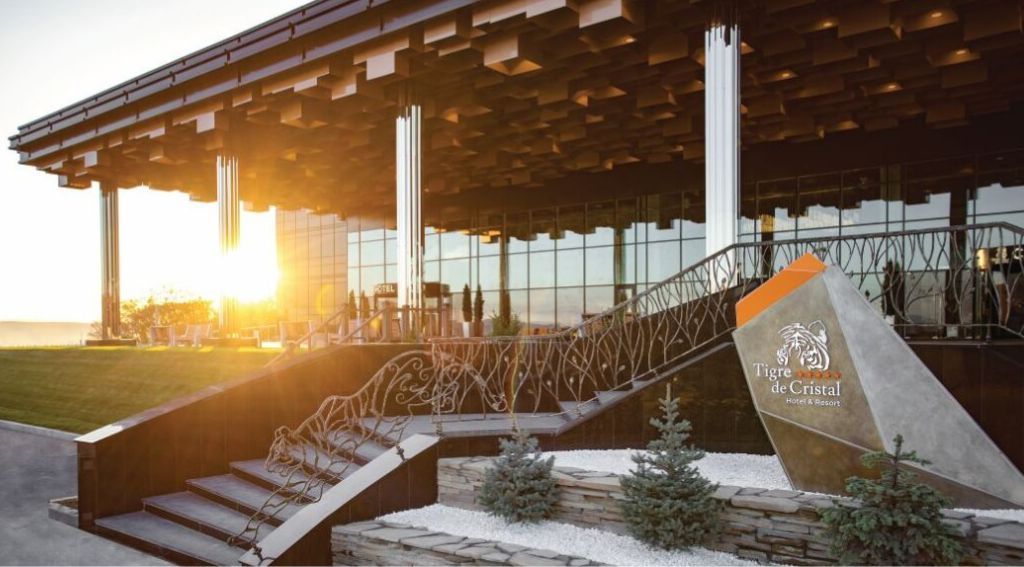 Summit Ascent ที่จดทะเบียนในฮ่องกงขายหุ้นให้กับบริษัทรัสเซีย